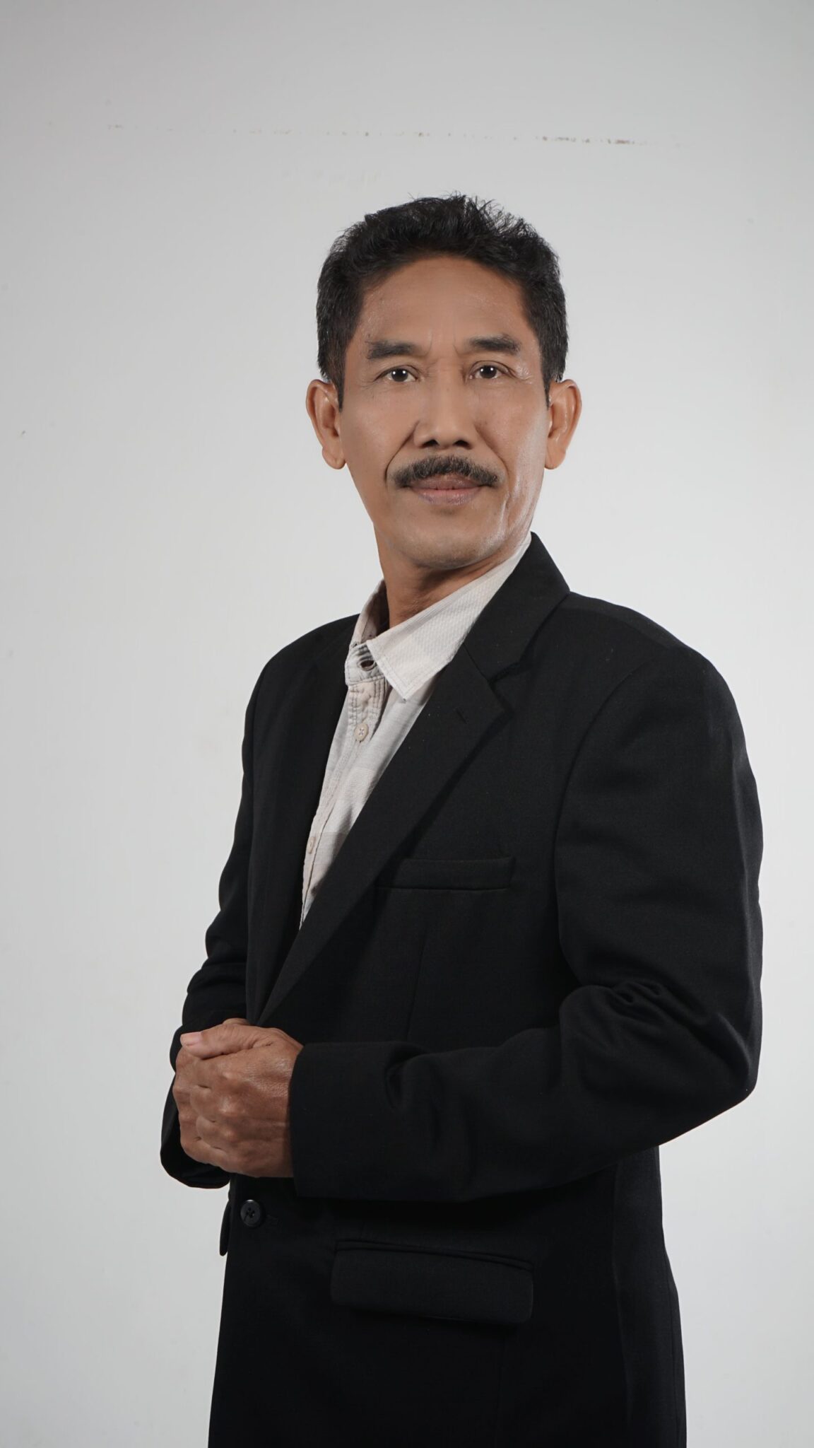 Karsam, MA., Ph.D. - Universitas Dinamika Surabaya Karsam, MA., Ph.D. - Universitas Dinamika Surabaya