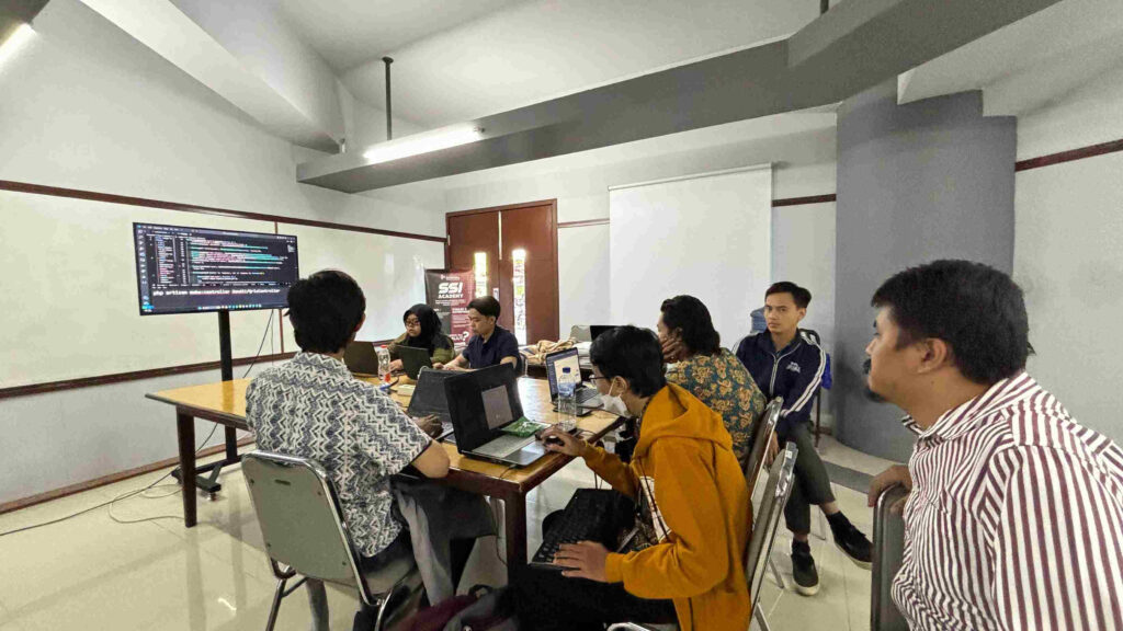 Mini Bootcamp SSI Academy Asah Kemampuan Coding Para Mahasiswa - Universitas Dinamika Surabaya