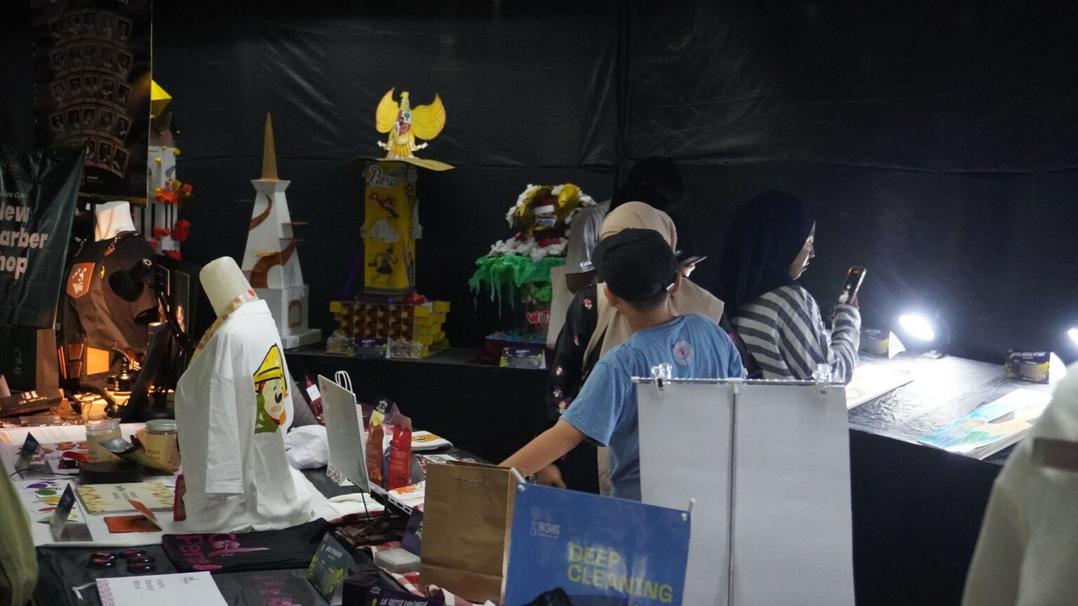 DKV Undika Surabaya Gelar Pameran “Melebur Lucerna”